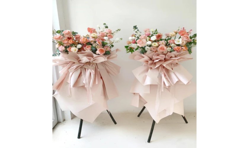 Get Noticed with an Elegant Opening Ceremony Flower Stand: Express Your ...